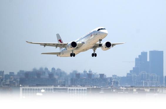 国产大飞机“一飞冲天” C919开启全球首次商业载客飞行|华西都市报